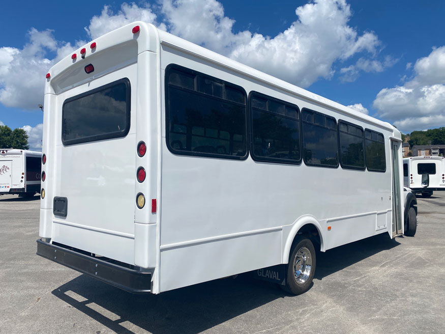 Midsize: Ford F550 Glaval Entourage (#233221) - Carpenter Bus