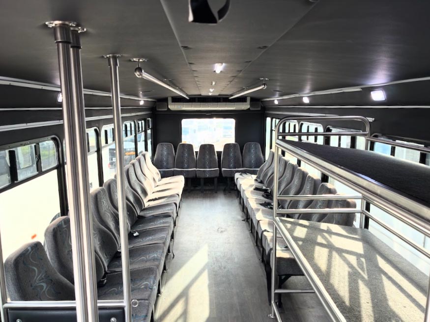 Midsize: Ford F550 Glaval Entourage (#233221) - Carpenter Bus