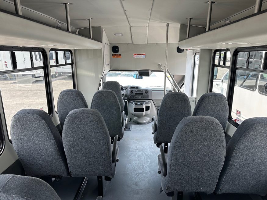 Smaller: Ford E350 Starcraft Allstar (#24031) - Carpenter Bus