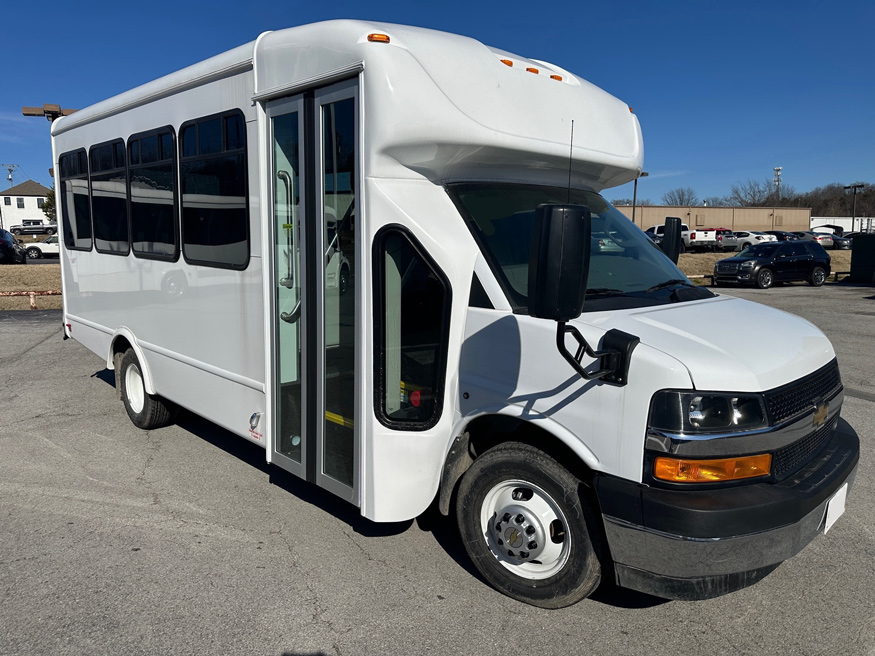 Smaller: Chevrolet 3500 Starcraft AllStar (#24114) - Carpenter Bus