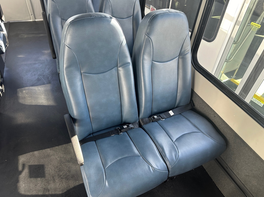 Smaller: Chevrolet 3500 Starcraft AllStar (#24116) - Carpenter Bus