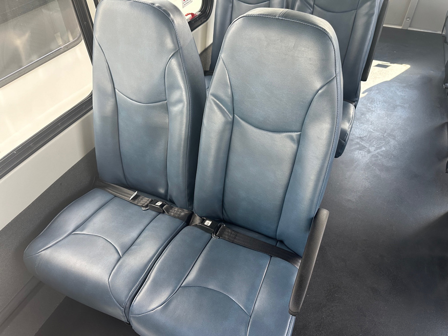 Smaller: Chevrolet 3500 Starcraft AllStar (#24259) - Carpenter Bus