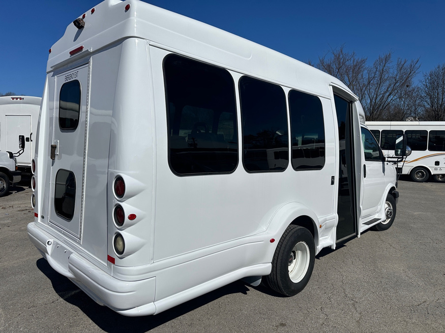 Smaller: GMC C3500 Turtle Top (#249509) - Carpenter Bus