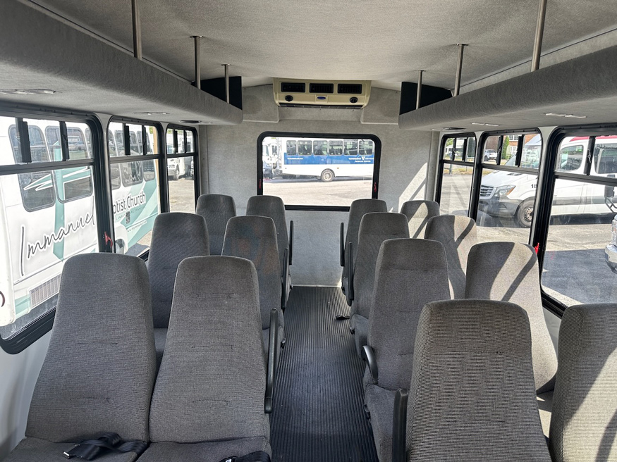 Smaller: Ford E350 Starcraft Allstar (#2510307) - Carpenter Bus