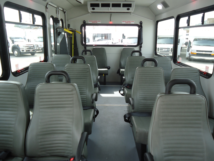 Smaller: Ford E350 Starcraft Allstar (#25106) - Carpenter Bus