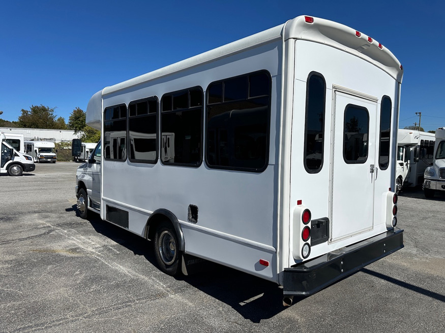 Smaller: Ford E350 Starcraft Allstar (#2510909) - Carpenter Bus
