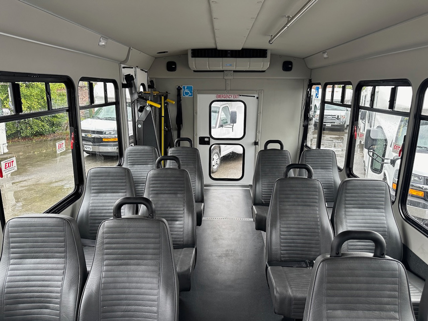 Smaller: Ford E450 Starcraft Allstar (#25118) - Carpenter Bus