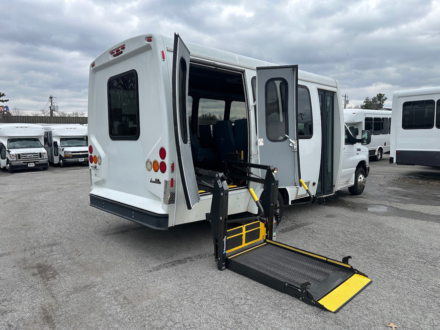 Smaller: Ford E350 Ameritrans (#2511815) - Carpenter Bus