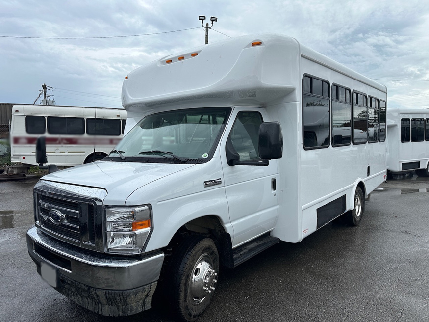 Smaller: Ford E450 Starcraft Allstar (#25120) - Carpenter Bus